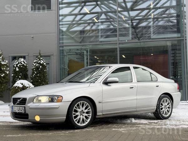 Volvo S60 2005 Rīga, ar dzinēja tilpumu 2.40 L un nobraukumu 367 tūkst. km par 2500 €, foto 2 vietnē AUTOMOTO.COM.LV