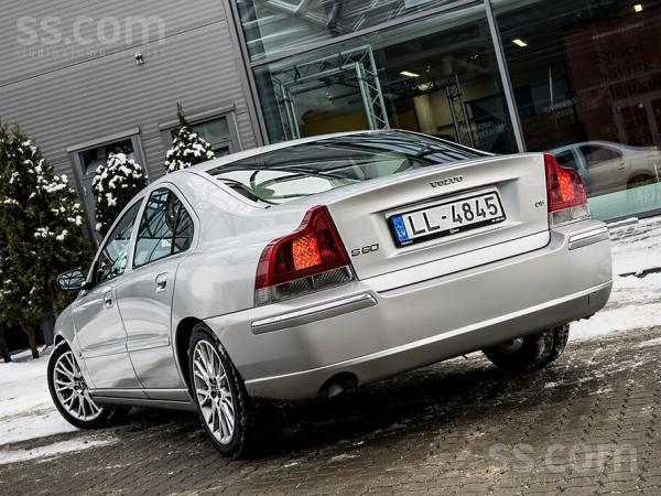 Volvo S60 2005 Rīga, ar dzinēja tilpumu 2.40 L un nobraukumu 367 tūkst. km par 2500 €, foto 3 vietnē AUTOMOTO.COM.LV