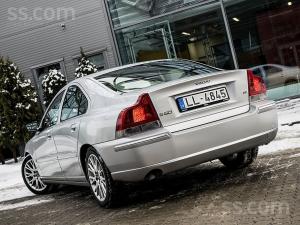 Volvo S60 2005 in Riga, with an engine capacity of 2.40 L and mileage of 367 thousand km for 2500 €, photo 3 on AUTOMOTO.COM.LV