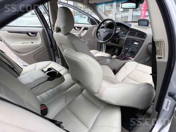 Volvo S60 2005 Rīga, ar dzinēja tilpumu 2.40 L un nobraukumu 367 tūkst. km par 2500 €, foto 9 vietnē AUTOMOTO.COM.LV