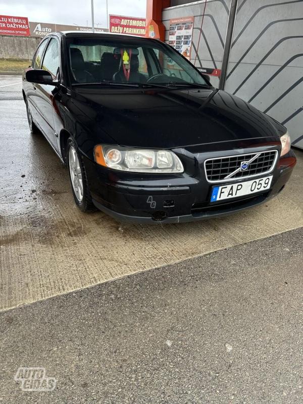 Volvo S60 2005 in Mazeikiai, with an engine capacity of 2.40 L and mileage of 384 thousand km for 500 €, photo 1 on AUTOMOTO.COM.LV