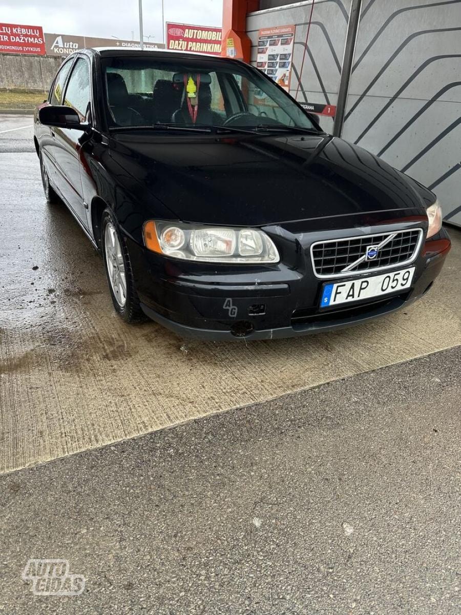 Volvo S60 2005 in Mazeikiai, with an engine capacity of 2.40 L and mileage of 384 thousand km for 500 €, photo 1 on AUTOMOTO.COM.LV