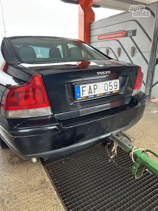 Volvo S60 2005 in Mazeikiai, with an engine capacity of 2.40 L and mileage of 384 thousand km for 500 €, photo 5 on AUTOMOTO.COM.LV