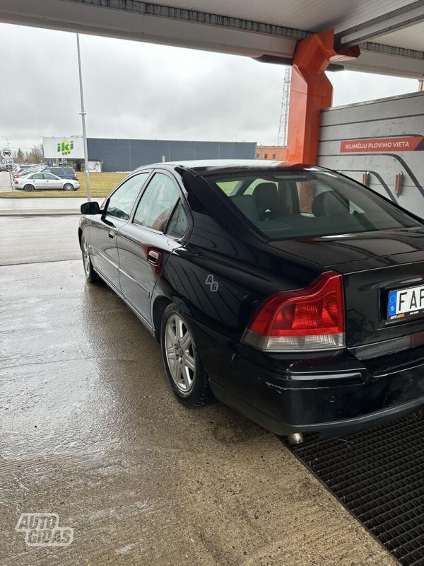 Volvo S60 2005 in Mazeikiai, with an engine capacity of 2.40 L and mileage of 384 thousand km for 500 €, photo 6 on AUTOMOTO.COM.LV