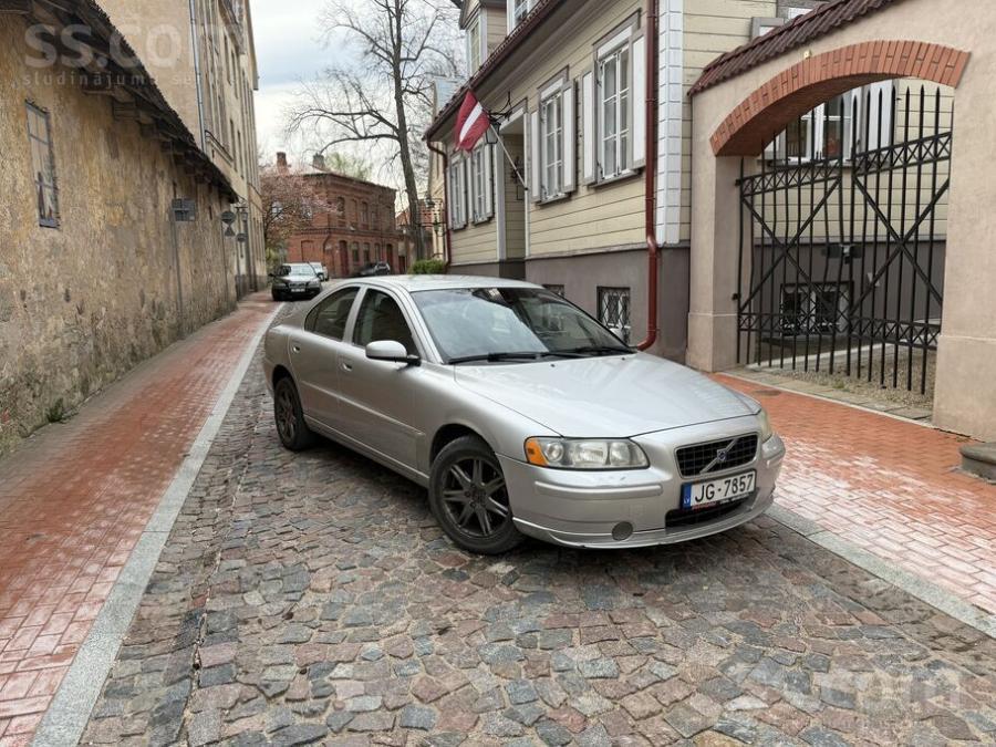 Вольво С60 2005 в Цесис, объемом двигателя 2.40 л и пробегом 418 тыс. км за 1190 €, фото 4 на AUTOMOTO.COM.LV