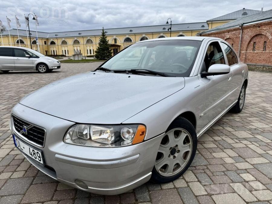 Вольво С60 2005 в Даугавпилс, объемом двигателя 2.40 л и пробегом 0 тыс. км за 1650 €, фото 1 на AUTOMOTO.COM.LV
