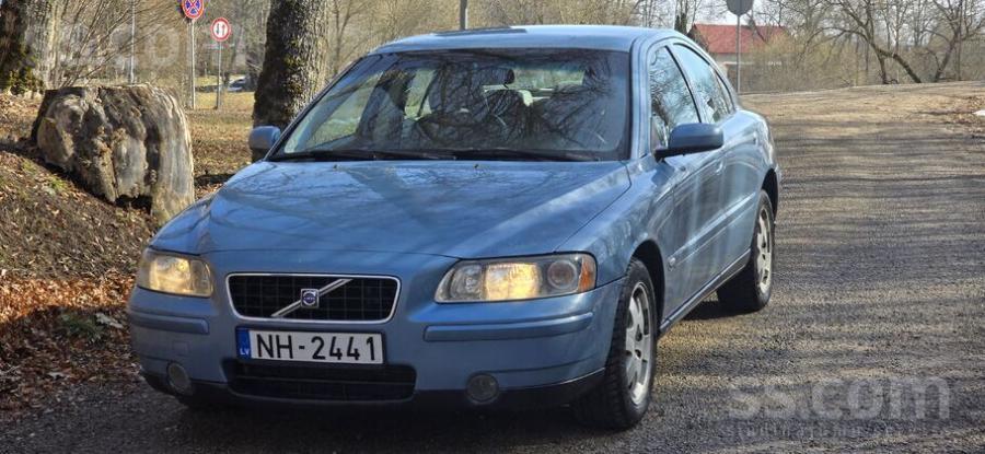 Volvo S60 2005 in Kraslava, with an engine capacity of 2.40 L and mileage of 356 thousand km for 1650 €, photo 1 on AUTOMOTO.COM.LV