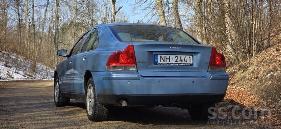 Volvo S60 2005 in Kraslava, with an engine capacity of 2.40 L and mileage of 356 thousand km for 1650 €, photo 3 on AUTOMOTO.COM.LV