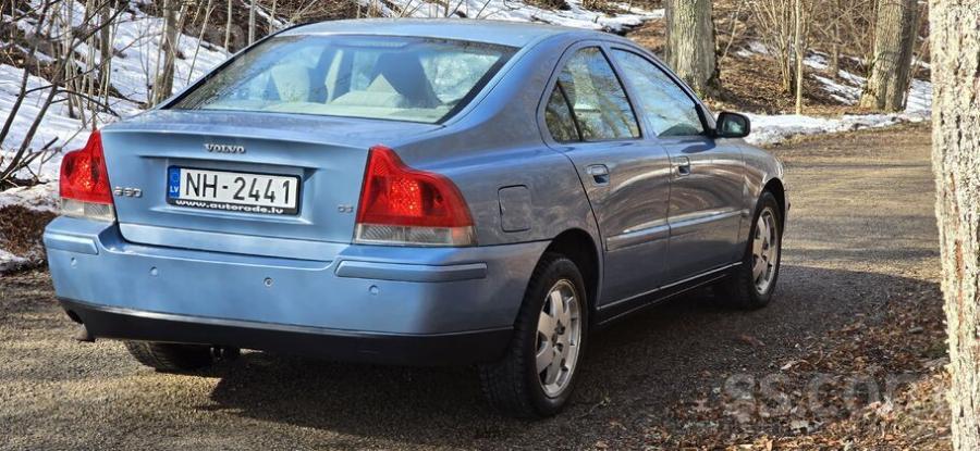 Volvo S60 2005 in Kraslava, with an engine capacity of 2.40 L and mileage of 356 thousand km for 1650 €, photo 4 on AUTOMOTO.COM.LV