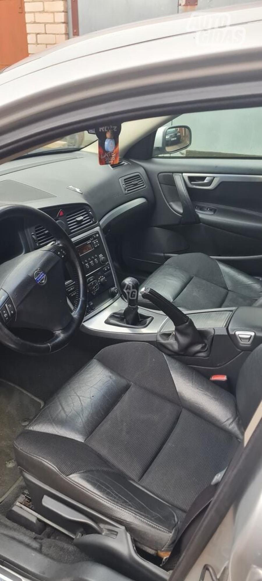 Volvo S60 2005 in Alytus, with an engine capacity of 2.40 L and mileage of 296 thousand km for 1200 €, photo 4 on AUTOMOTO.COM.LV