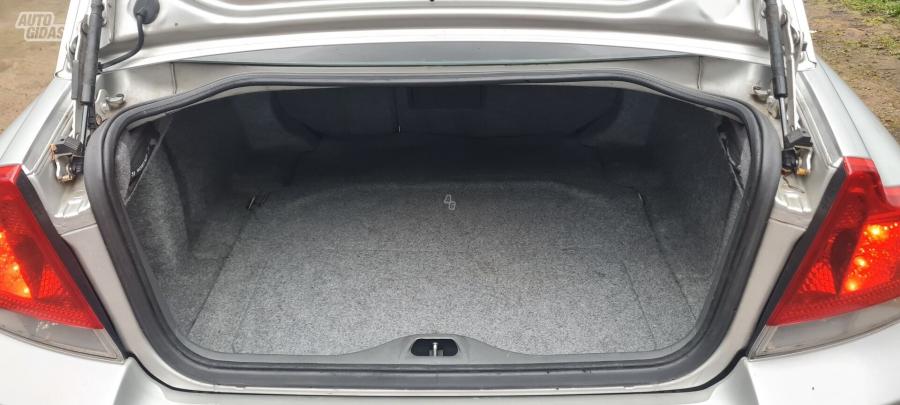 Volvo S60 2005 in Alytus, with an engine capacity of 2.40 L and mileage of 296 thousand km for 1200 €, photo 7 on AUTOMOTO.COM.LV