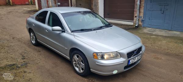 Volvo S60 2005 Alīta, ar dzinēja tilpumu 2.40 L un nobraukumu 296 tūkst. km par 1200 €, foto 9 vietnē AUTOMOTO.COM.LV