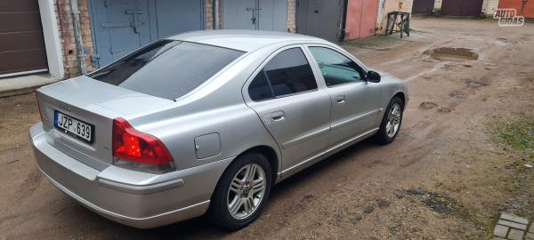 Volvo S60 2005 Alīta, ar dzinēja tilpumu 2.40 L un nobraukumu 296 tūkst. km par 1200 €, foto 10 vietnē AUTOMOTO.COM.LV