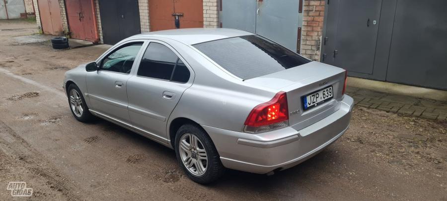 Volvo S60 2005 in Alytus, with an engine capacity of 2.40 L and mileage of 296 thousand km for 1200 €, photo 12 on AUTOMOTO.COM.LV