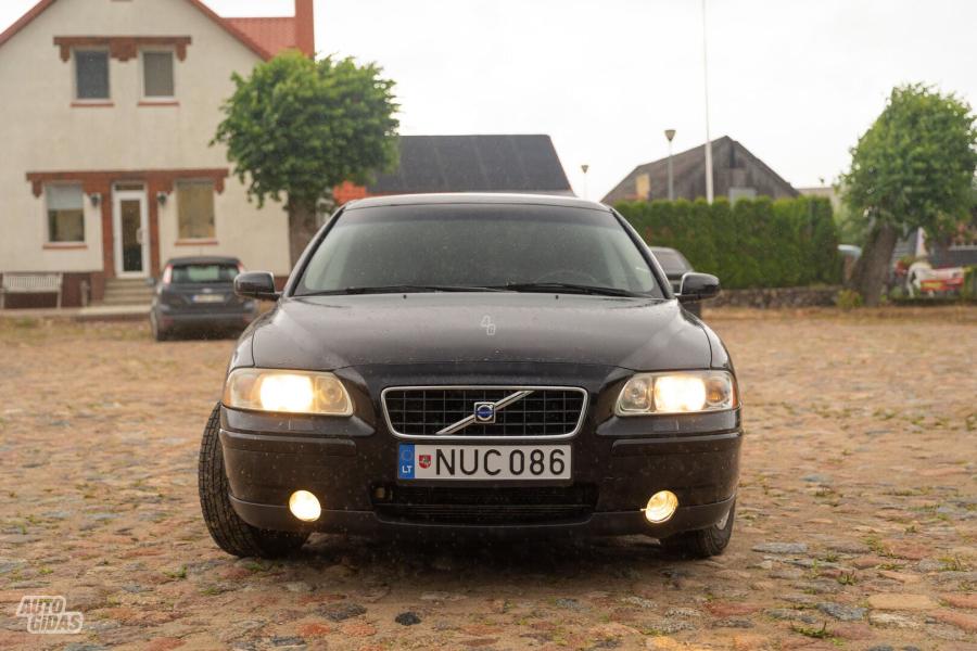 Volvo S60 2005 in Silute, with an engine capacity of 2.40 L and mileage of 426 thousand km for 1550 €, photo 1 on AUTOMOTO.COM.LV