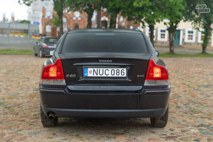 Volvo S60 2005 in Silute, with an engine capacity of 2.40 L and mileage of 426 thousand km for 1550 €, photo 3 on AUTOMOTO.COM.LV