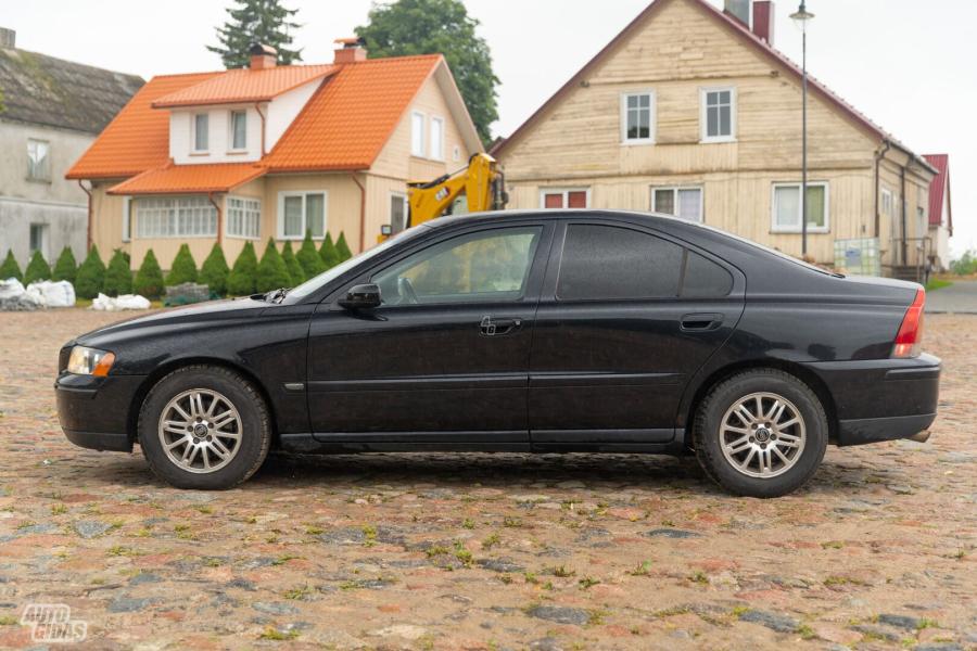 Volvo S60 2005 in Silute, with an engine capacity of 2.40 L and mileage of 426 thousand km for 1550 €, photo 4 on AUTOMOTO.COM.LV