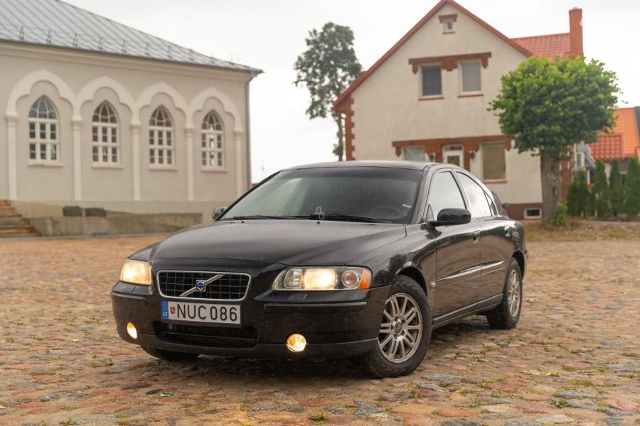 Volvo S60 2005 in Silute, with an engine capacity of 2.40 L and mileage of 426 thousand km for 1550 €, photo 7 on AUTOMOTO.COM.LV