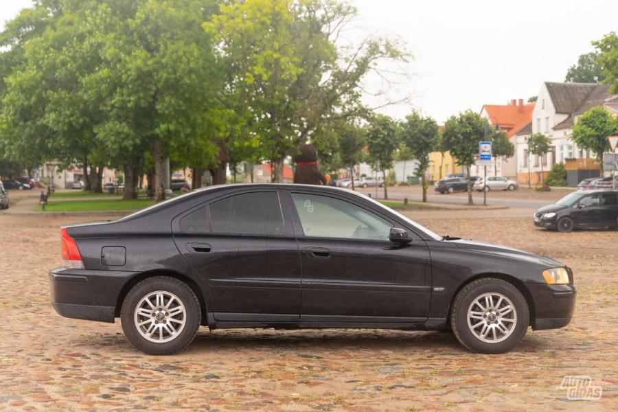Volvo S60 2005 in Silute, with an engine capacity of 2.40 L and mileage of 426 thousand km for 1550 €, photo 8 on AUTOMOTO.COM.LV
