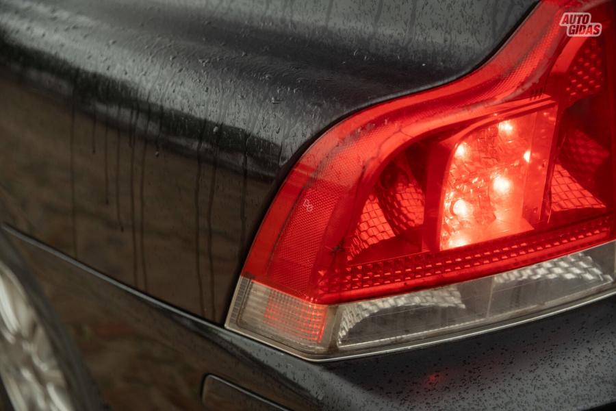Volvo S60 2005 in Silute, with an engine capacity of 2.40 L and mileage of 426 thousand km for 1550 €, photo 11 on AUTOMOTO.COM.LV
