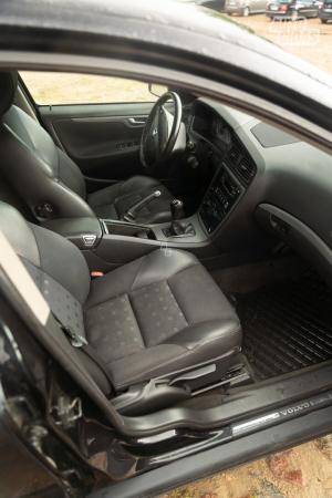 Volvo S60 2005 in Silute, with an engine capacity of 2.40 L and mileage of 426 thousand km for 1550 €, photo 13 on AUTOMOTO.COM.LV