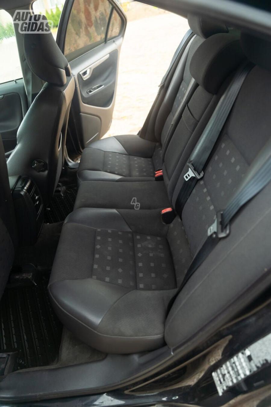 Volvo S60 2005 in Silute, with an engine capacity of 2.40 L and mileage of 426 thousand km for 1550 €, photo 17 on AUTOMOTO.COM.LV