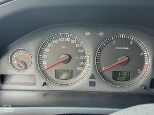 Volvo S60 2005 in Silute, with an engine capacity of 2.40 L and mileage of 426 thousand km for 1550 €, photo 18 on AUTOMOTO.COM.LV