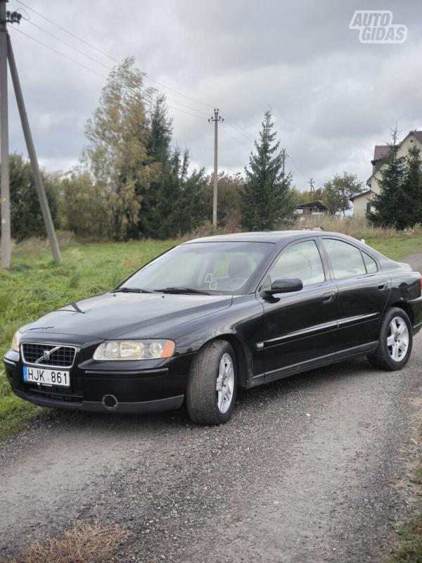 Volvo S60 2005 in Vilnius, with an engine capacity of 2.40 L and mileage of 352 thousand km for 1200 €, photo 1 on AUTOMOTO.COM.LV