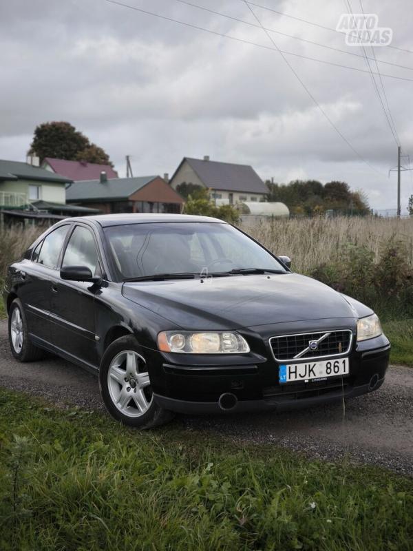Volvo S60 2005 in Vilnius, with an engine capacity of 2.40 L and mileage of 352 thousand km for 1200 €, photo 3 on AUTOMOTO.COM.LV