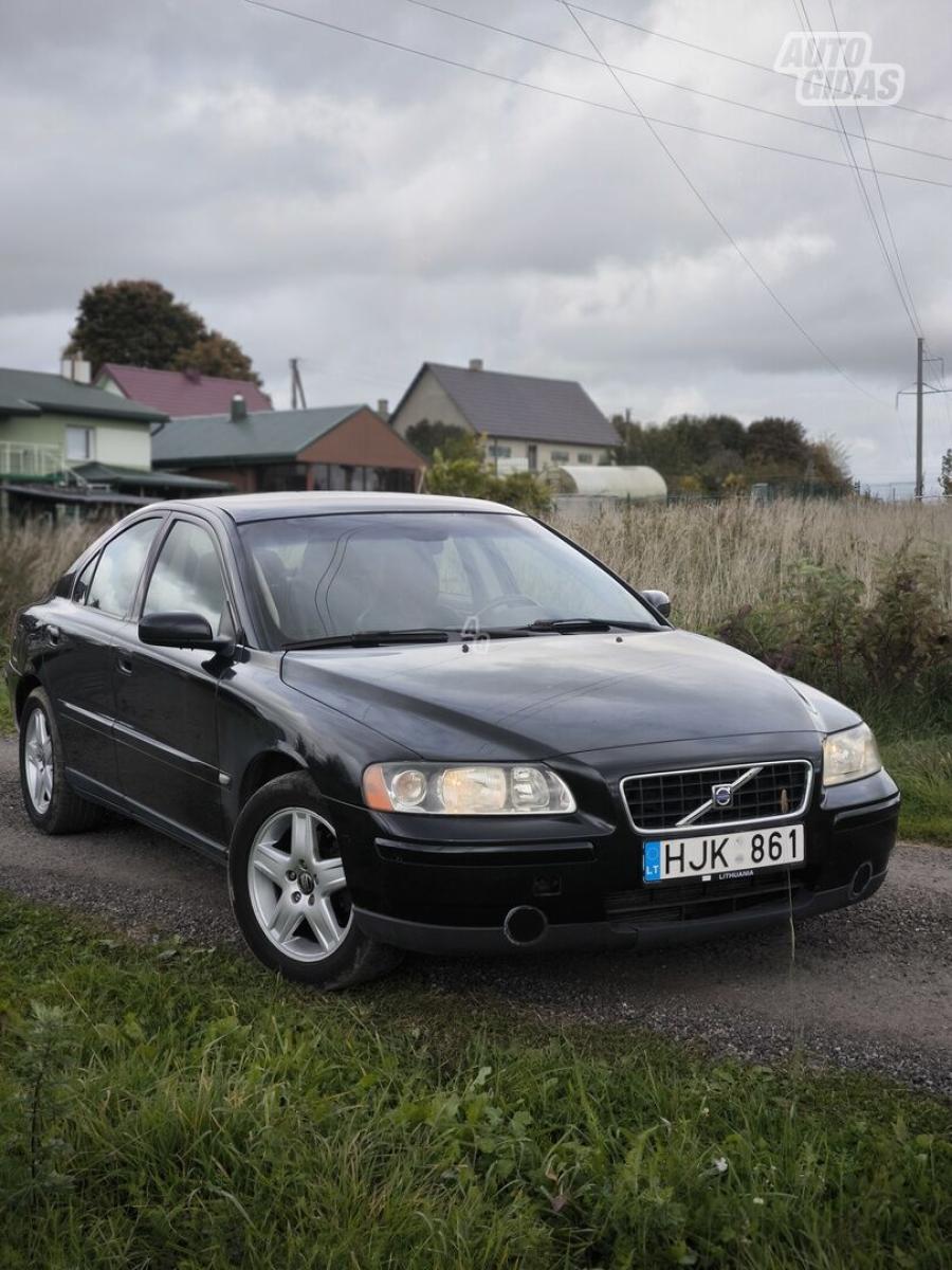 Volvo S60 2005 Viļņa, ar dzinēja tilpumu 2.40 L un nobraukumu 352 tūkst. km par 1200 €, foto 3 vietnē AUTOMOTO.COM.LV