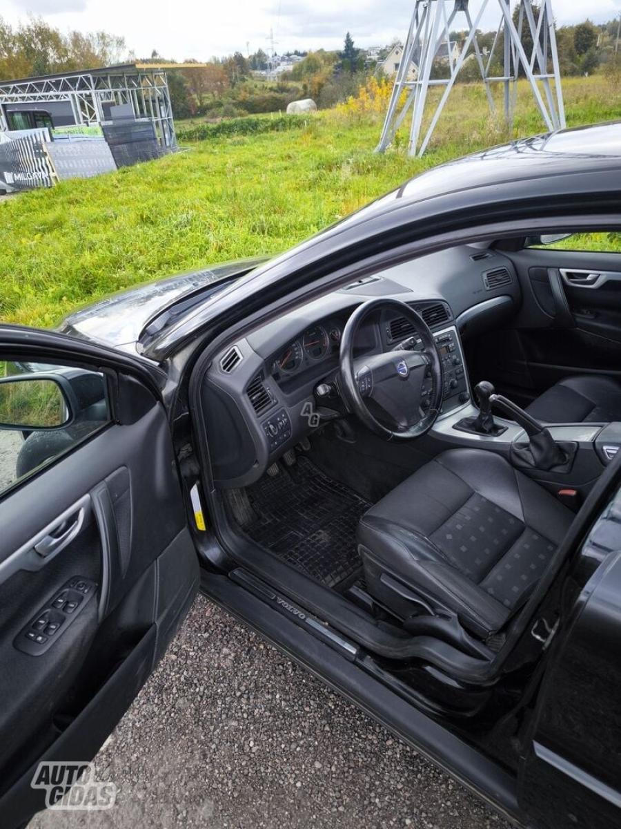 Volvo S60 2005 Viļņa, ar dzinēja tilpumu 2.40 L un nobraukumu 352 tūkst. km par 1200 €, foto 5 vietnē AUTOMOTO.COM.LV