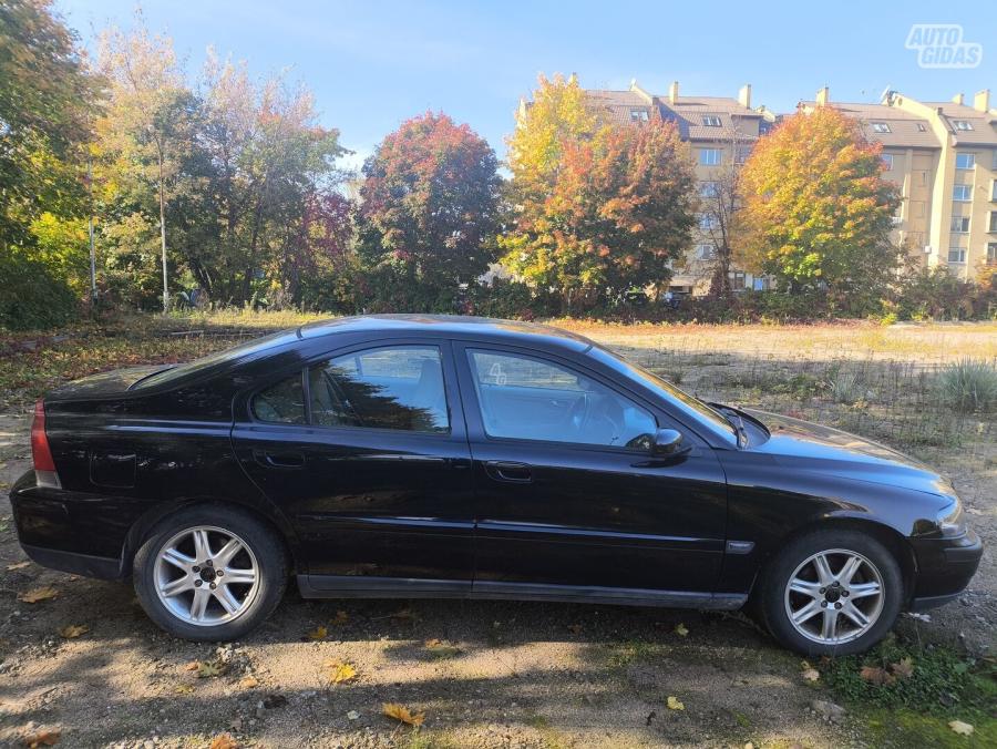 Volvo S60 2005 Viļņa, ar dzinēja tilpumu 2.40 L un nobraukumu 300 tūkst. km par 520 €, foto 5 vietnē AUTOMOTO.COM.LV