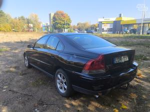 Volvo S60 2005 Viļņa, ar dzinēja tilpumu 2.40 L un nobraukumu 300 tūkst. km par 520 €, foto 8 vietnē AUTOMOTO.COM.LV