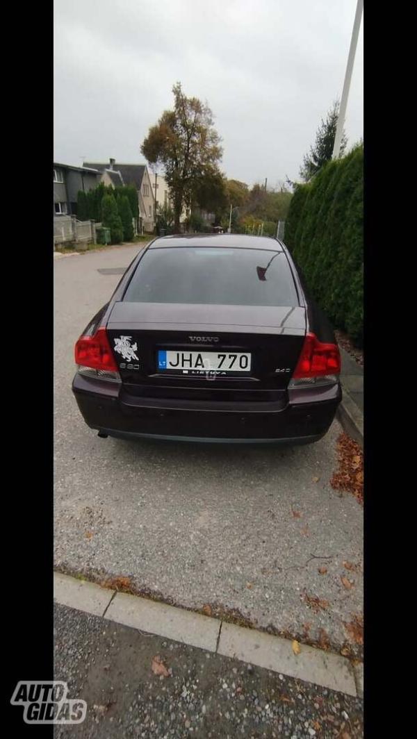 Volvo S60 2005 Viļņa, ar dzinēja tilpumu 2.40 L un nobraukumu 386 tūkst. km par 1550 €, foto 6 vietnē AUTOMOTO.COM.LV