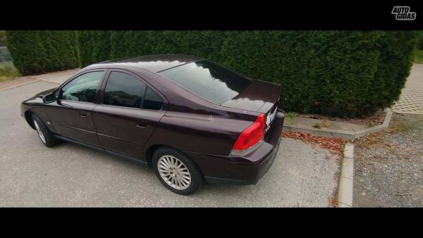 Volvo S60 2005 Viļņa, ar dzinēja tilpumu 2.40 L un nobraukumu 386 tūkst. km par 1550 €, foto 7 vietnē AUTOMOTO.COM.LV