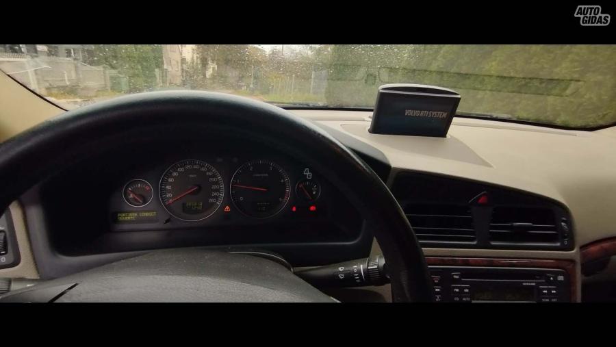 Volvo S60 2005 in Vilnius, with an engine capacity of 2.40 L and mileage of 386 thousand km for 1550 €, photo 8 on AUTOMOTO.COM.LV
