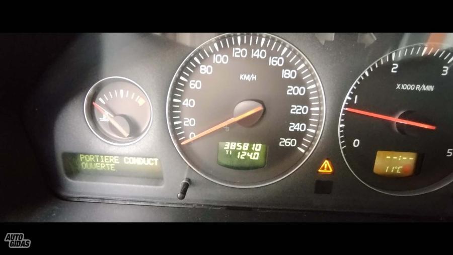 Volvo S60 2005 in Vilnius, with an engine capacity of 2.40 L and mileage of 386 thousand km for 1550 €, photo 9 on AUTOMOTO.COM.LV