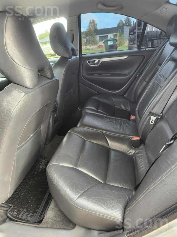 Volvo S60 2006 in Liepaja, with an engine capacity of 2.40 L and mileage of 0 thousand km for 2700 €, photo 11 on AUTOMOTO.COM.LV