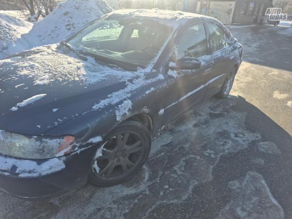 Volvo S60 2006 in Vilnius, with an engine capacity of 2.40 L and mileage of 420 thousand km for 1200 €, photo 1 on AUTOMOTO.COM.LV