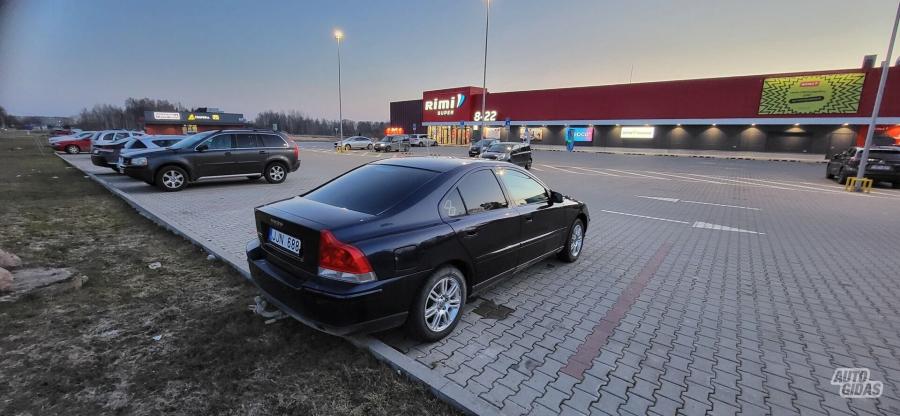Volvo S60 2006 in Klaipeda, with an engine capacity of 2.40 L and mileage of 363 thousand km for 1050 €, photo 6 on AUTOMOTO.COM.LV