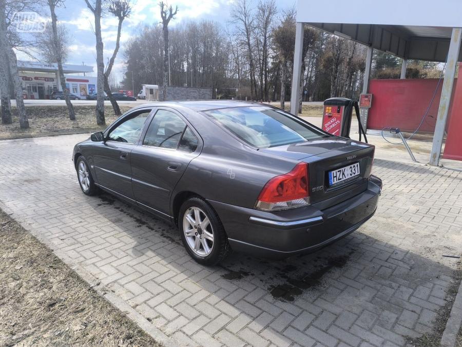 Volvo S60 2006 in Ignalina, with an engine capacity of 2.40 L and mileage of 310 thousand km for 850 €, photo 4 on AUTOMOTO.COM.LV
