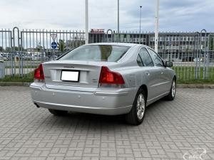 Volvo S60 2006 Klaipėda, ar dzinēja tilpumu 2.44 L un nobraukumu 174 tūkst. km par 1800 €, foto 3 vietnē AUTOMOTO.COM.LV