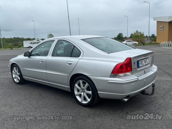 Volvo S60 2006 Narva, ar dzinēja tilpumu 2.40 L un nobraukumu 316 tūkst. km par 2400 €, foto 3 vietnē AUTOMOTO.COM.LV