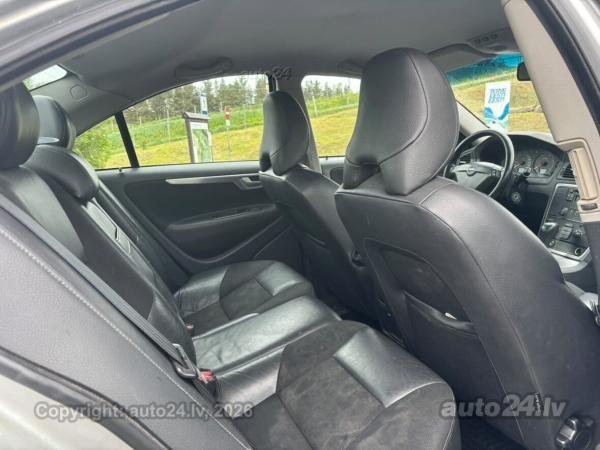 Volvo S60 2006 Narva, ar dzinēja tilpumu 2.40 L un nobraukumu 316 tūkst. km par 2400 €, foto 5 vietnē AUTOMOTO.COM.LV
