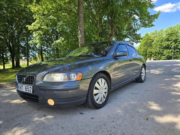 Volvo S60 2006 in Radviliskis, with an engine capacity of 2.40 L and mileage of 228 thousand km for 1150 €, photo 5 on AUTOMOTO.COM.LV