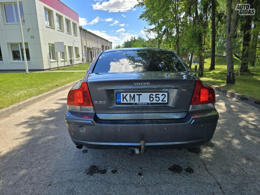 Volvo S60 2006 in Radviliskis, with an engine capacity of 2.40 L and mileage of 228 thousand km for 1150 €, photo 11 on AUTOMOTO.COM.LV