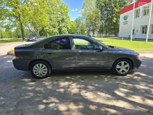 Volvo S60 2006 in Radviliskis, with an engine capacity of 2.40 L and mileage of 228 thousand km for 1150 €, photo 12 on AUTOMOTO.COM.LV