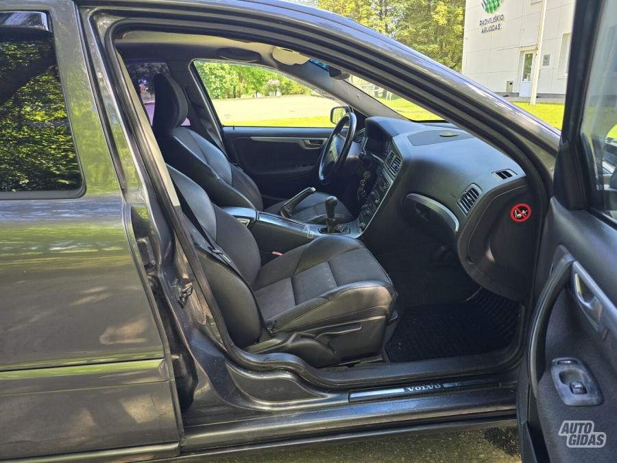 Volvo S60 2006 in Radviliskis, with an engine capacity of 2.40 L and mileage of 228 thousand km for 1150 €, photo 15 on AUTOMOTO.COM.LV