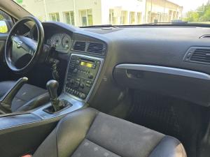 Volvo S60 2006 in Radviliskis, with an engine capacity of 2.40 L and mileage of 228 thousand km for 1150 €, photo 17 on AUTOMOTO.COM.LV