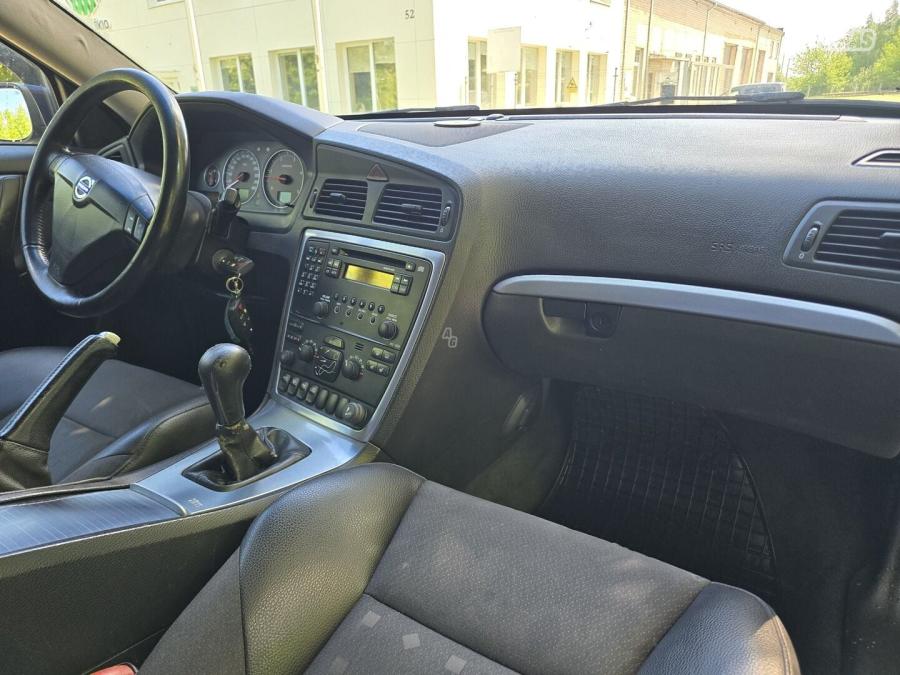 Volvo S60 2006 in Radviliskis, with an engine capacity of 2.40 L and mileage of 228 thousand km for 1150 €, photo 17 on AUTOMOTO.COM.LV